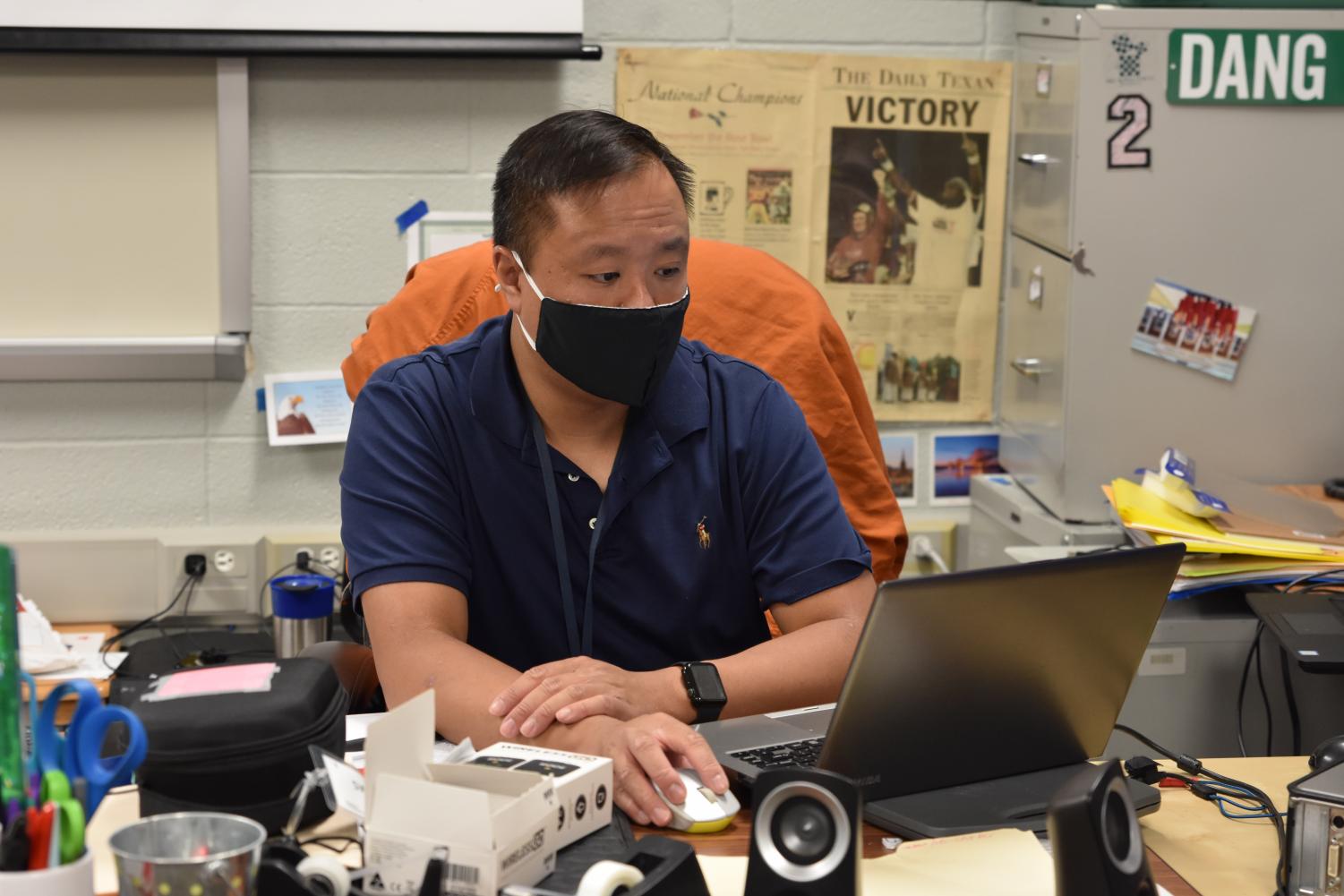 Veteran teacher finds fun way to “see” students during virtual learning ...